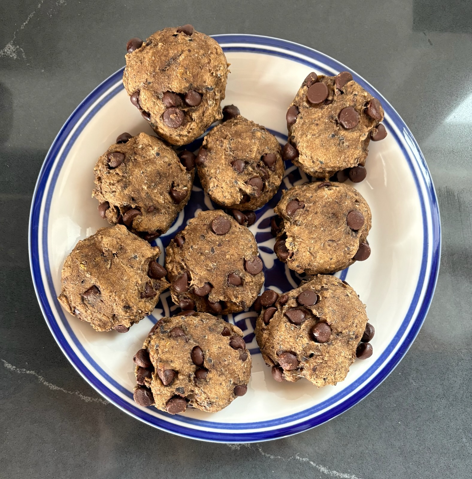 chocolate chip chickpea cookies – haikuveg